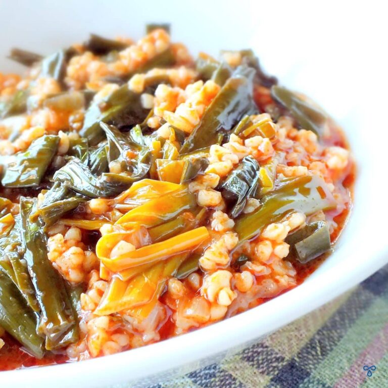 Edible Wild Plants - Çiriş Otu • Turkey's For Life