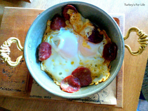 Sucuk & Eggs Recipe - Sucuklu Yumurta • Turkey's For Life