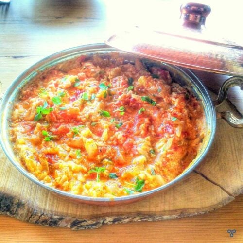 Menemen Recipe (Turkish Scrambled Eggs With Tomatoes)